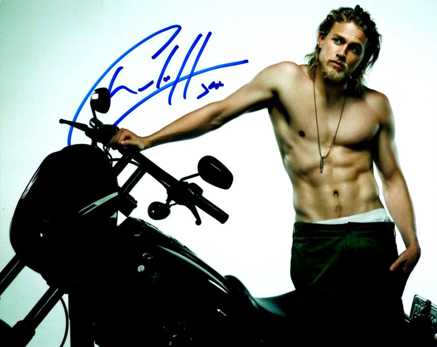 Charlie Hunnam Autographs – Supernova Autographs
